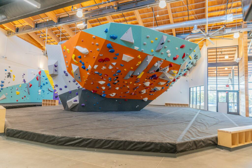 New Dallas Gym Opens in “Eco-Friendly Shopping Center”